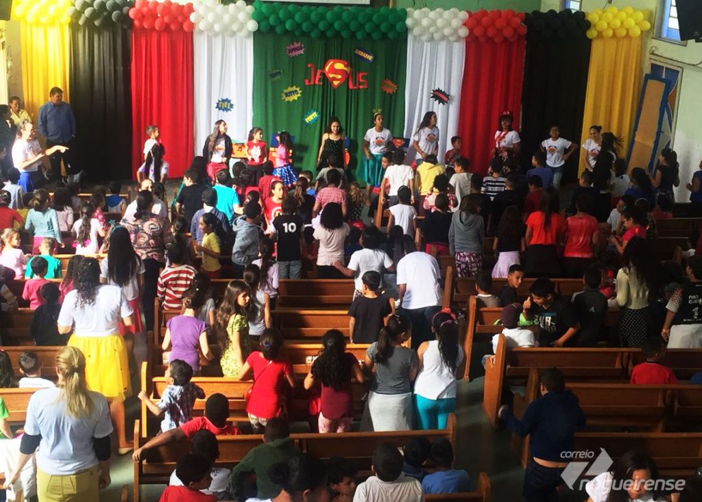 Escola Bíblica Cristã de férias reúne mais de 200 crianças - Correio ... Escola Bíblica Cristã de férias reúne mais de 200 crianças - Correio ...